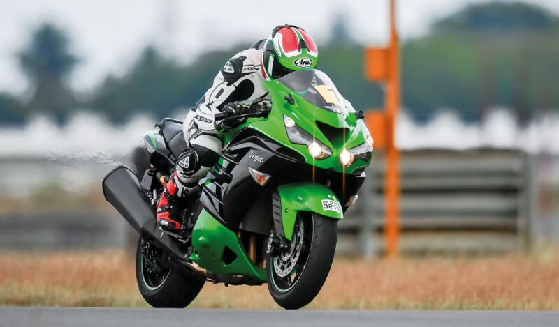 Unleashing the Beast: Top Speed Kawasaki ZX14R - MotoSniff